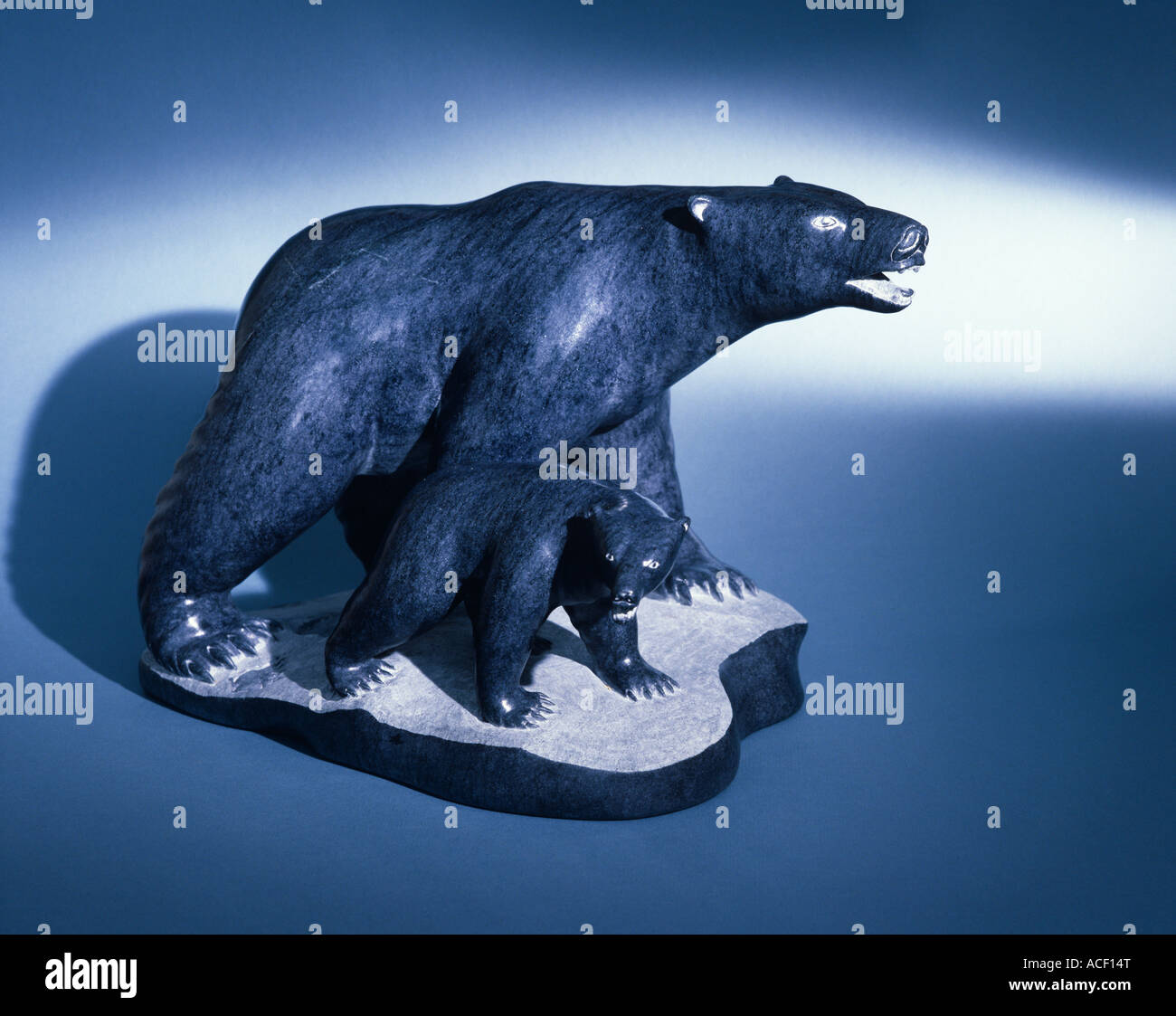 Polar Bear Sculpture inuit Stock Photo - Alamy