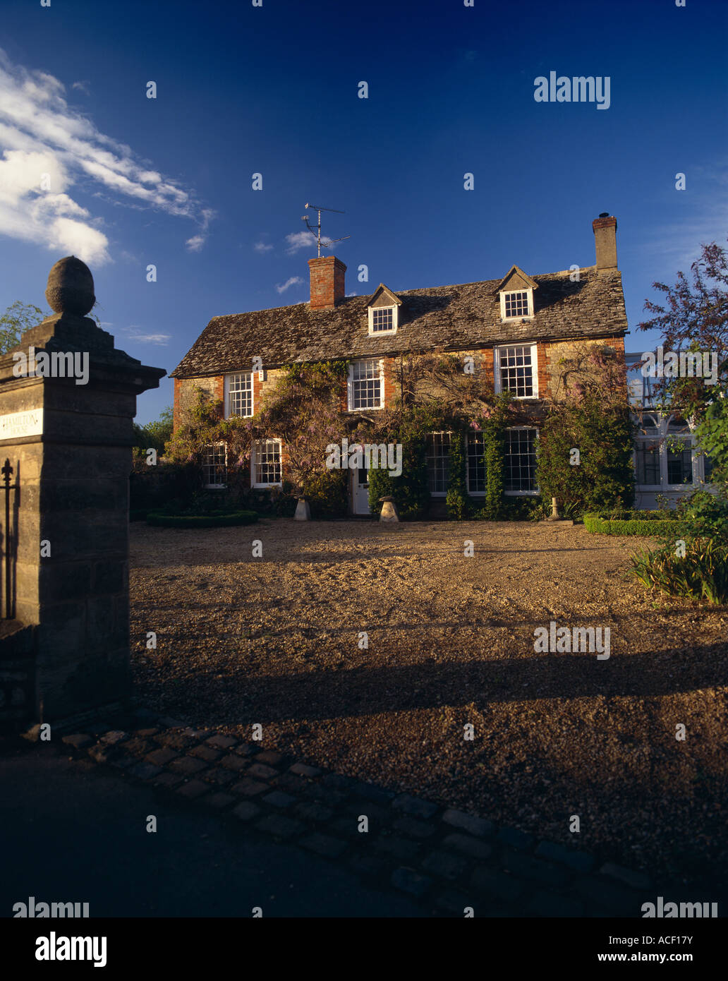 Gateway gate post gates hi-res stock photography and images - Alamy