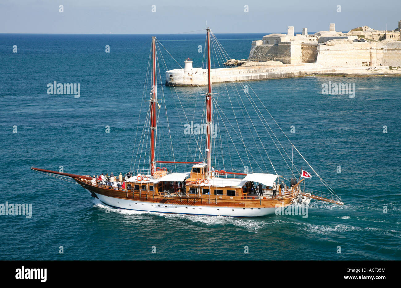 Twin masted sailing boat exiting Grand Harbour, Valletta, Malta Stock ...