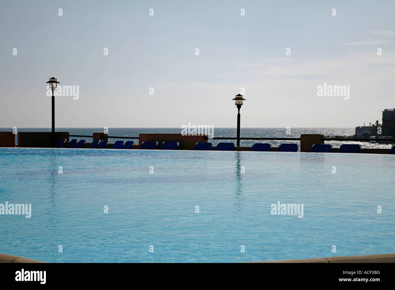 Empty pool, hotel hi-res stock photography and images - Alamy