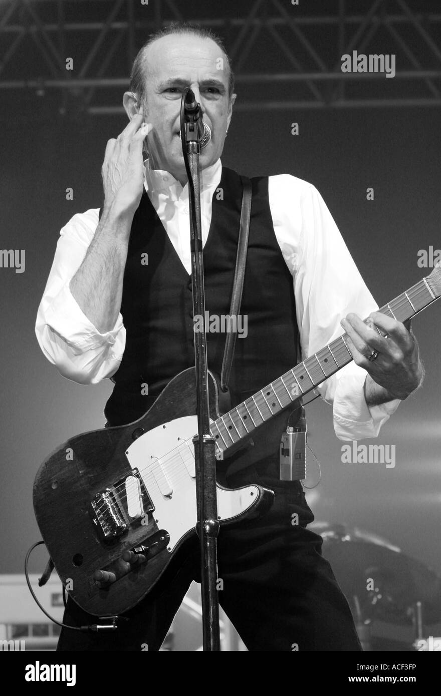 Status quo singer Black and White Stock Photos & Images - Alamy