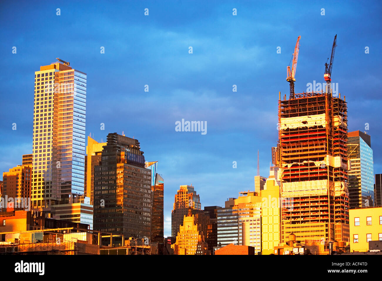 New york skyscraper beam construction hi-res stock photography and ...