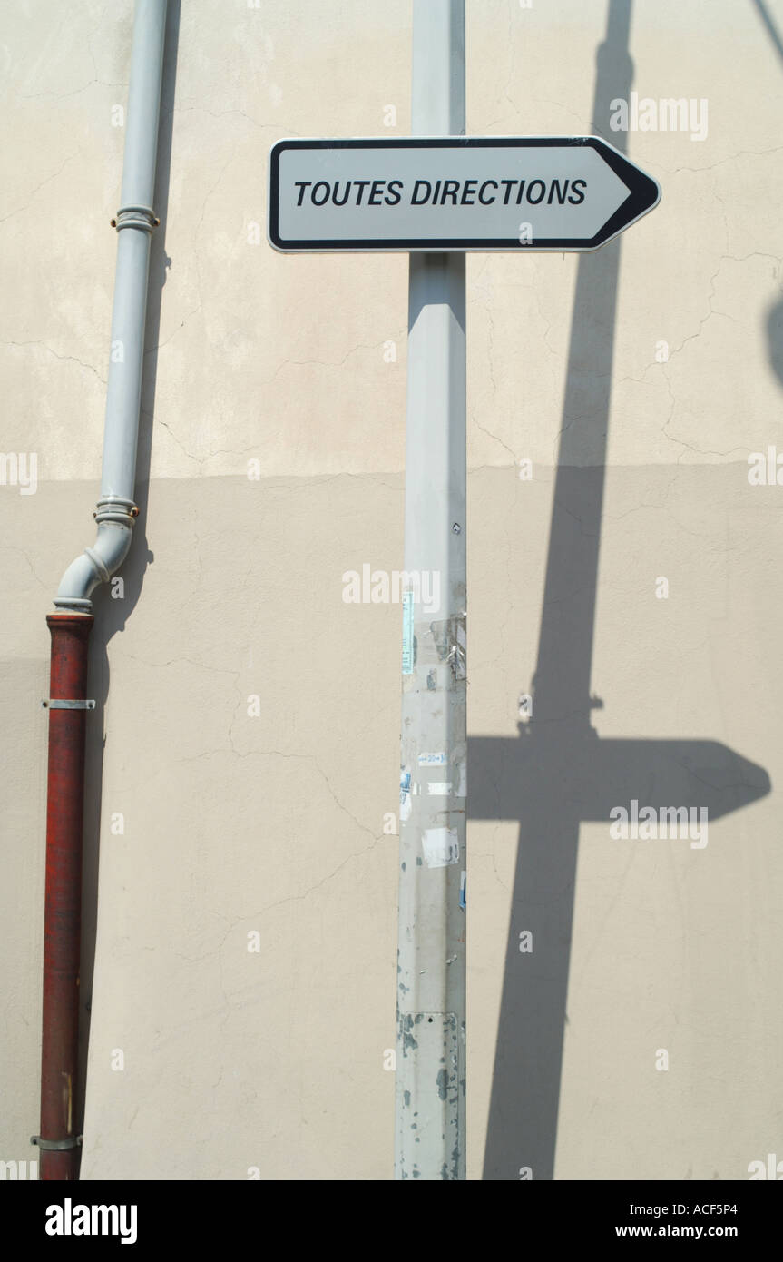 Toutes directions road sign hi-res stock photography and images - Alamy