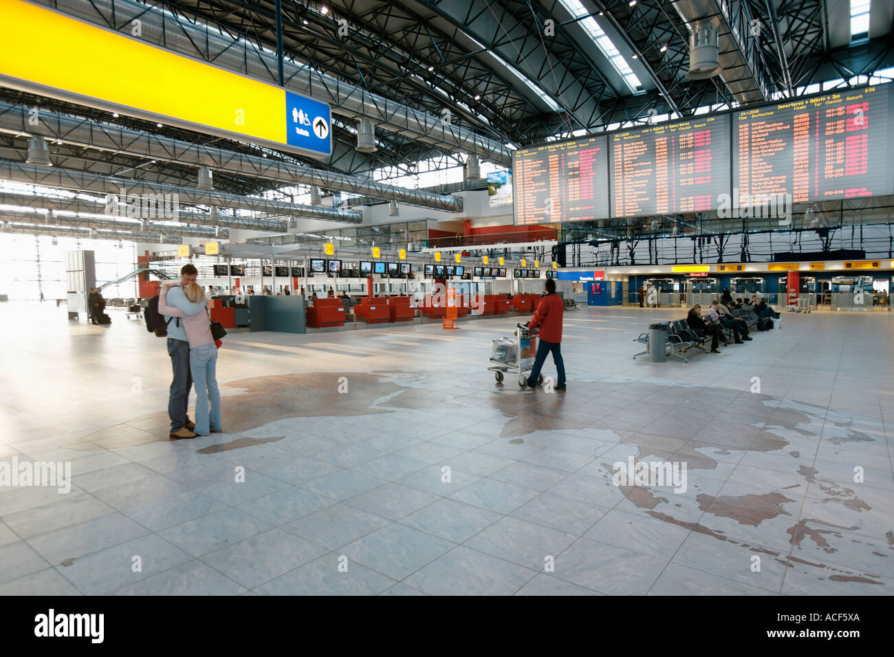 Prague ruzyne airport hi-res stock photography and images - Alamy