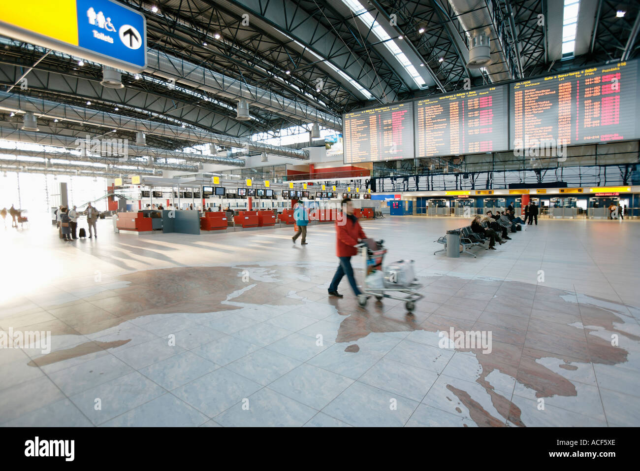 Prague ruzyne airport hi-res stock photography and images - Alamy