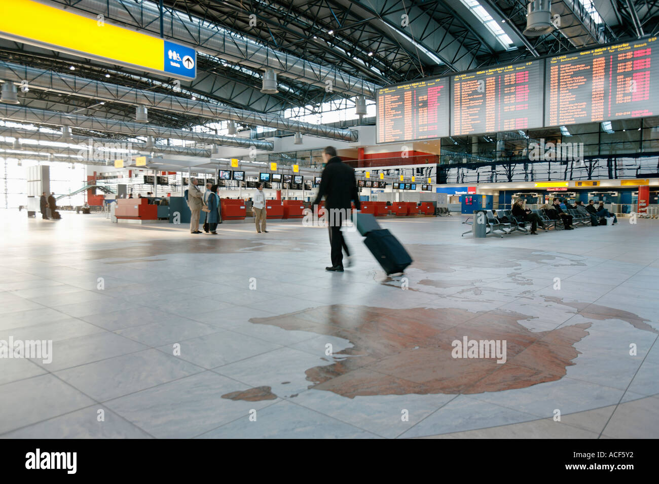 Prague ruzyne airport hi-res stock photography and images - Alamy