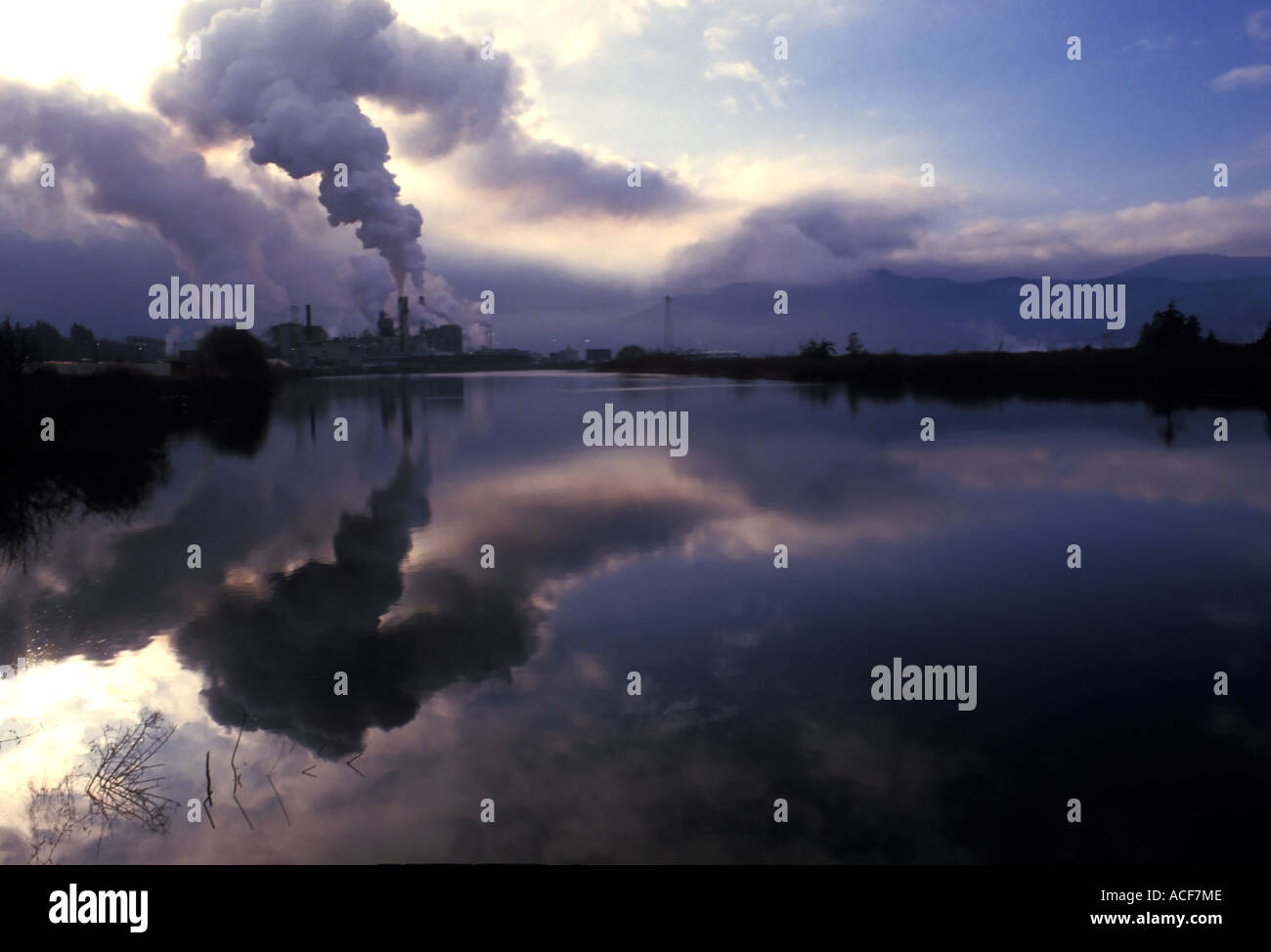 Port alberni pulp paper mill High Resolution Stock Photography and ...