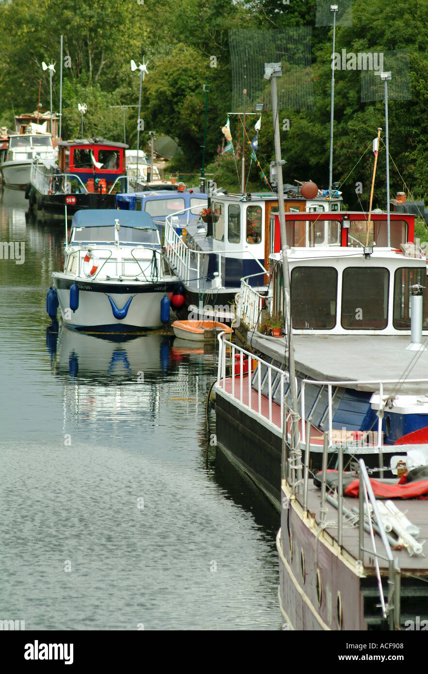 Grand canal ireland barge hi-res stock photography and images - Alamy