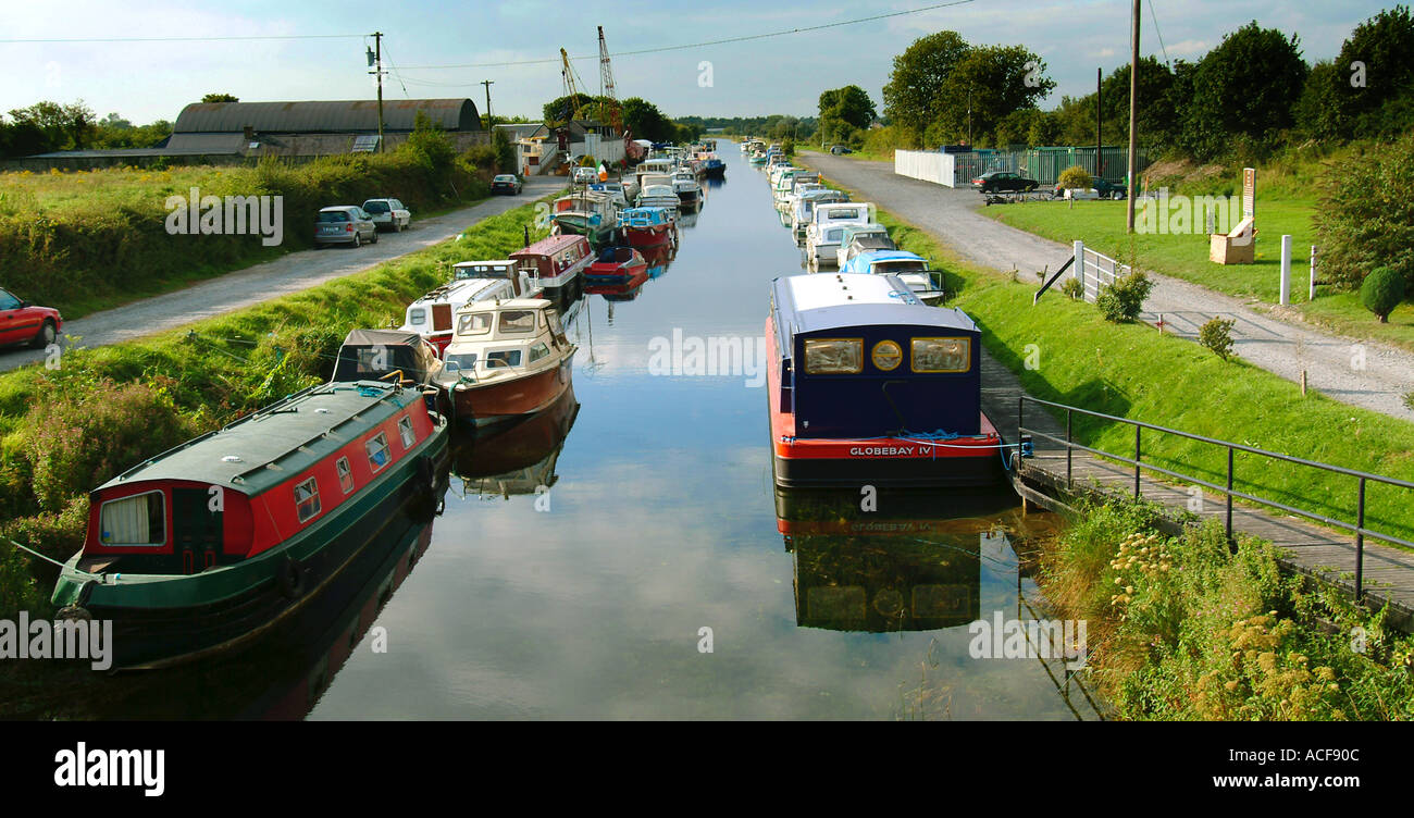 Grand canal ireland barge hi-res stock photography and images - Alamy