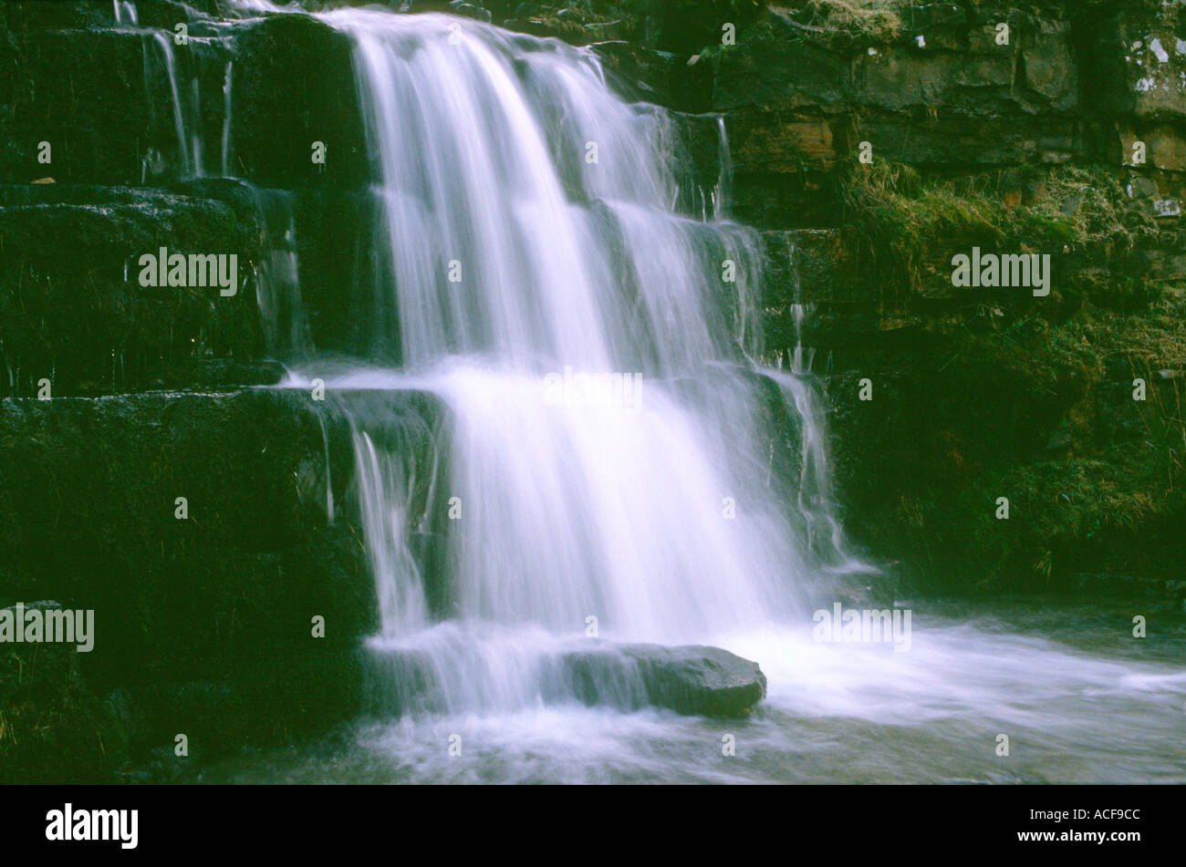 Cray yorkshire waterfall hi-res stock photography and images - Alamy
