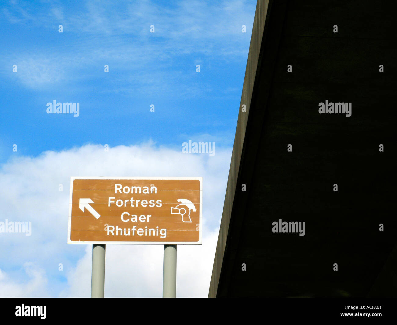 Motorway sign uk brown hi-res stock photography and images - Alamy
