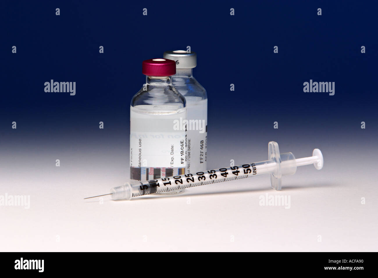 Insulin vials hi-res stock photography and images - Alamy