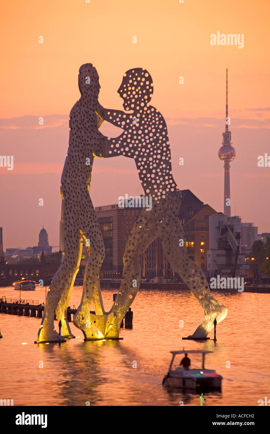 Molecule Man Sculpture by Artist Jonathan Borofsky, River Spree, Berlin ...