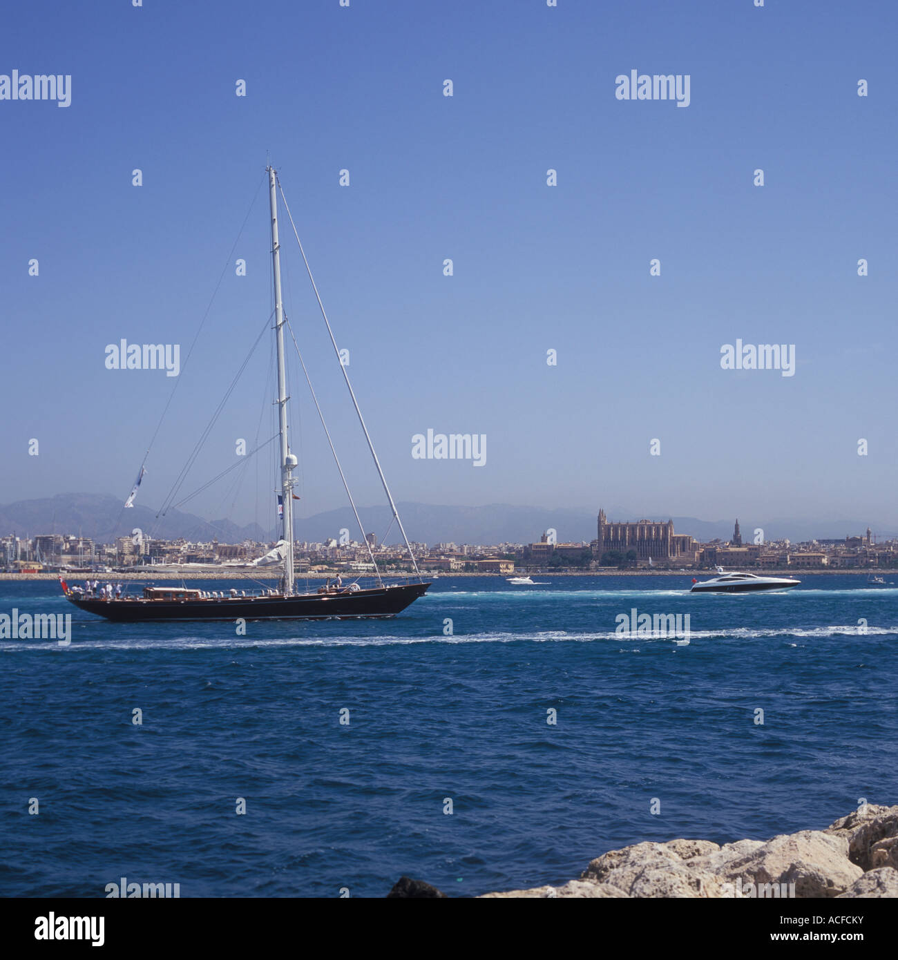 Superyacht racing hi-res stock photography and images - Alamy