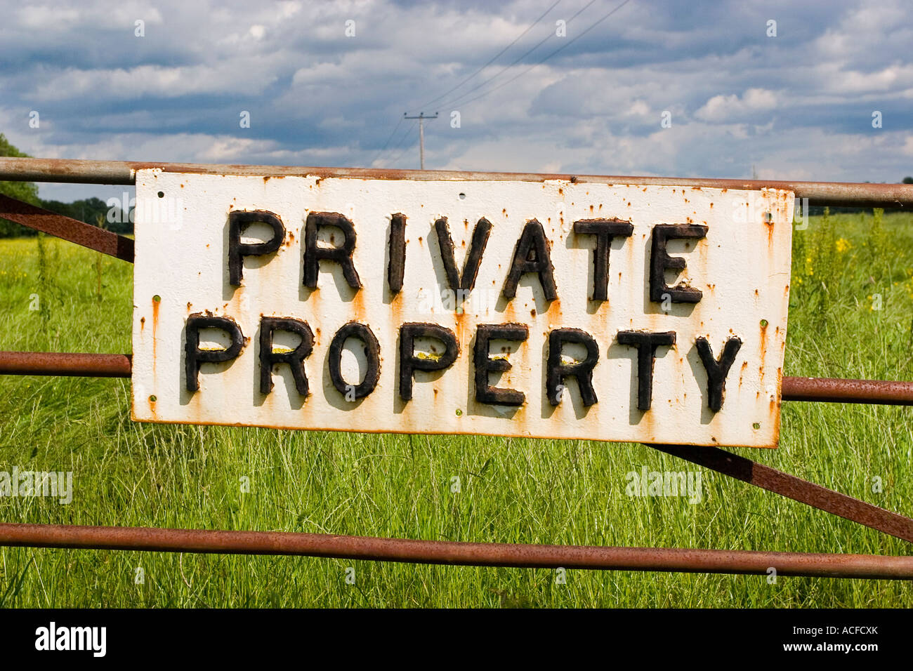 Private land field sign hi-res stock photography and images - Alamy