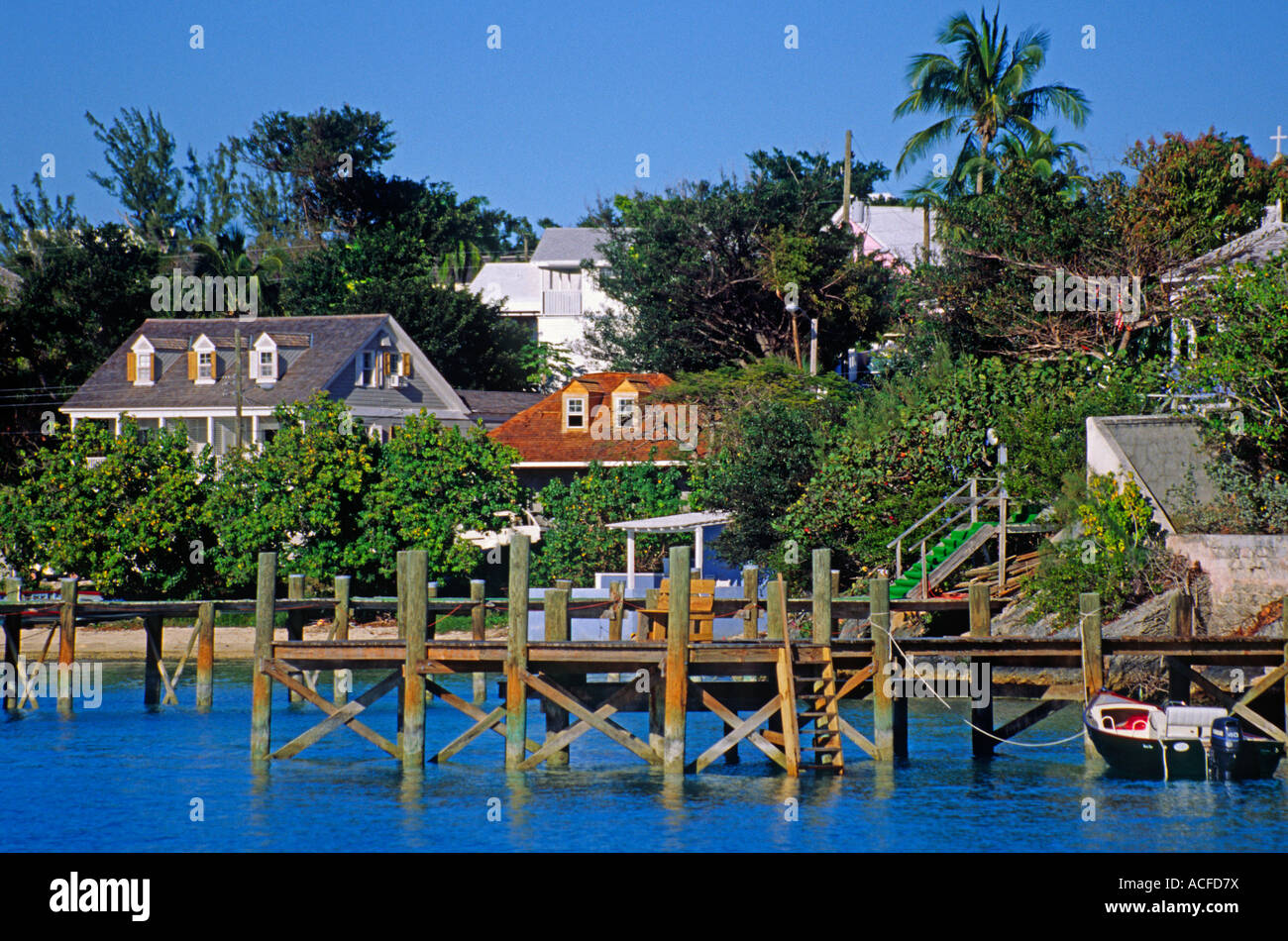 Dunmore town harbour island hi-res stock photography and images - Alamy