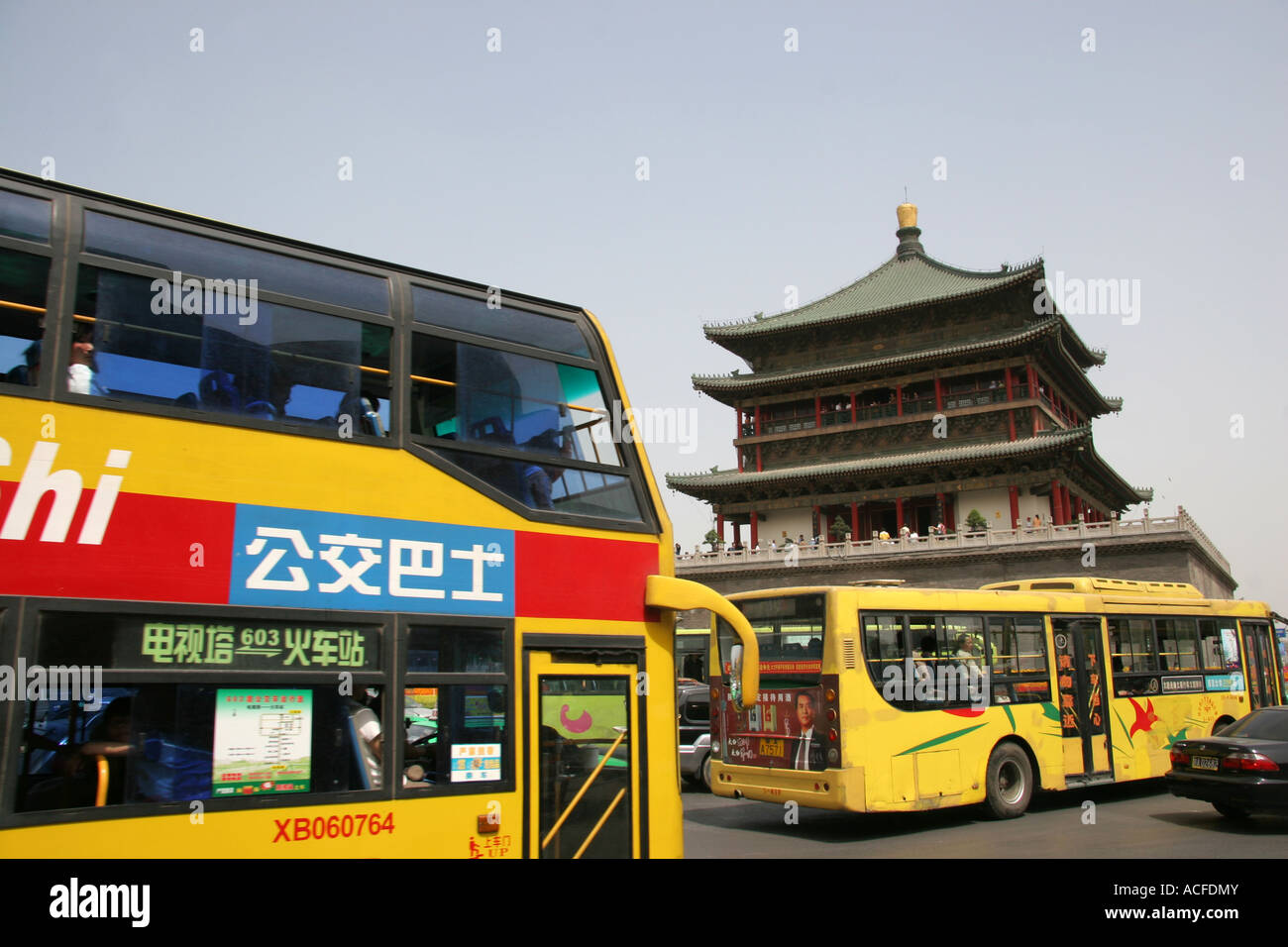 Two deck buses hi-res stock photography and images - Alamy