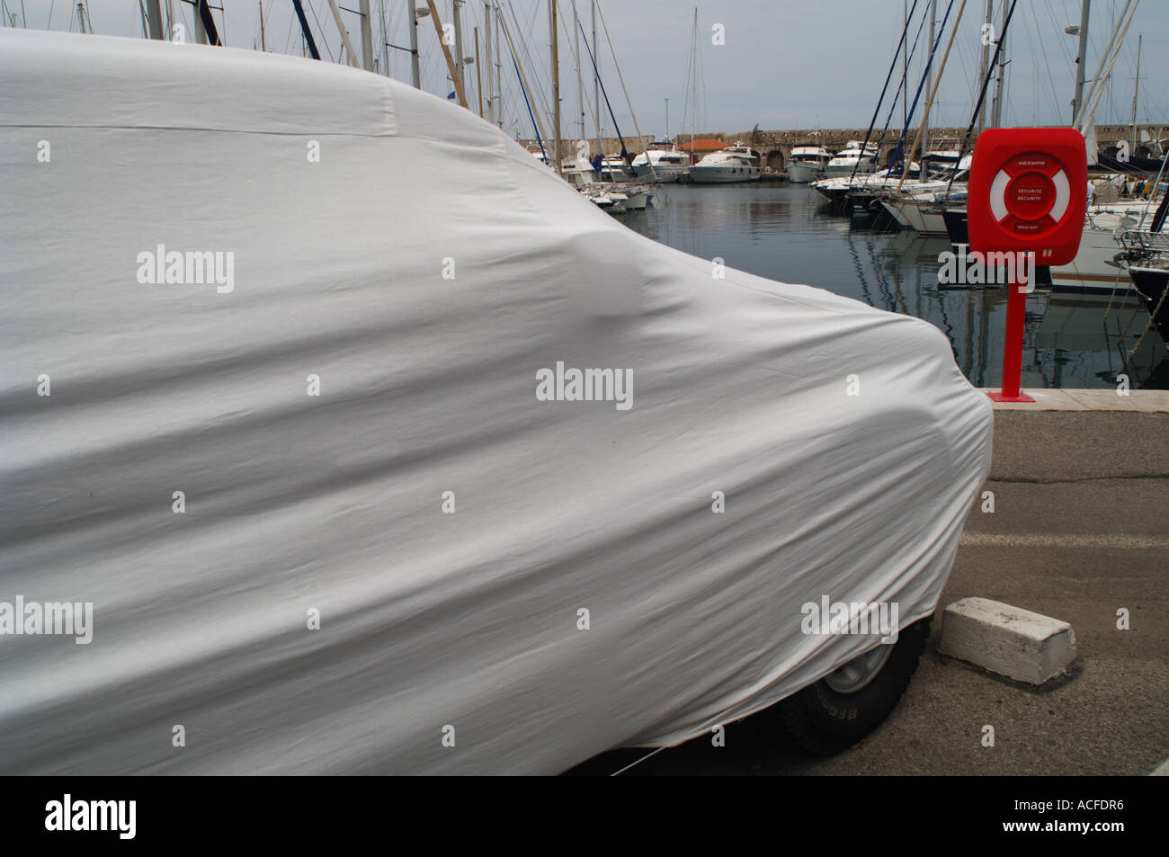 Car under wraps hi-res stock photography and images - Alamy