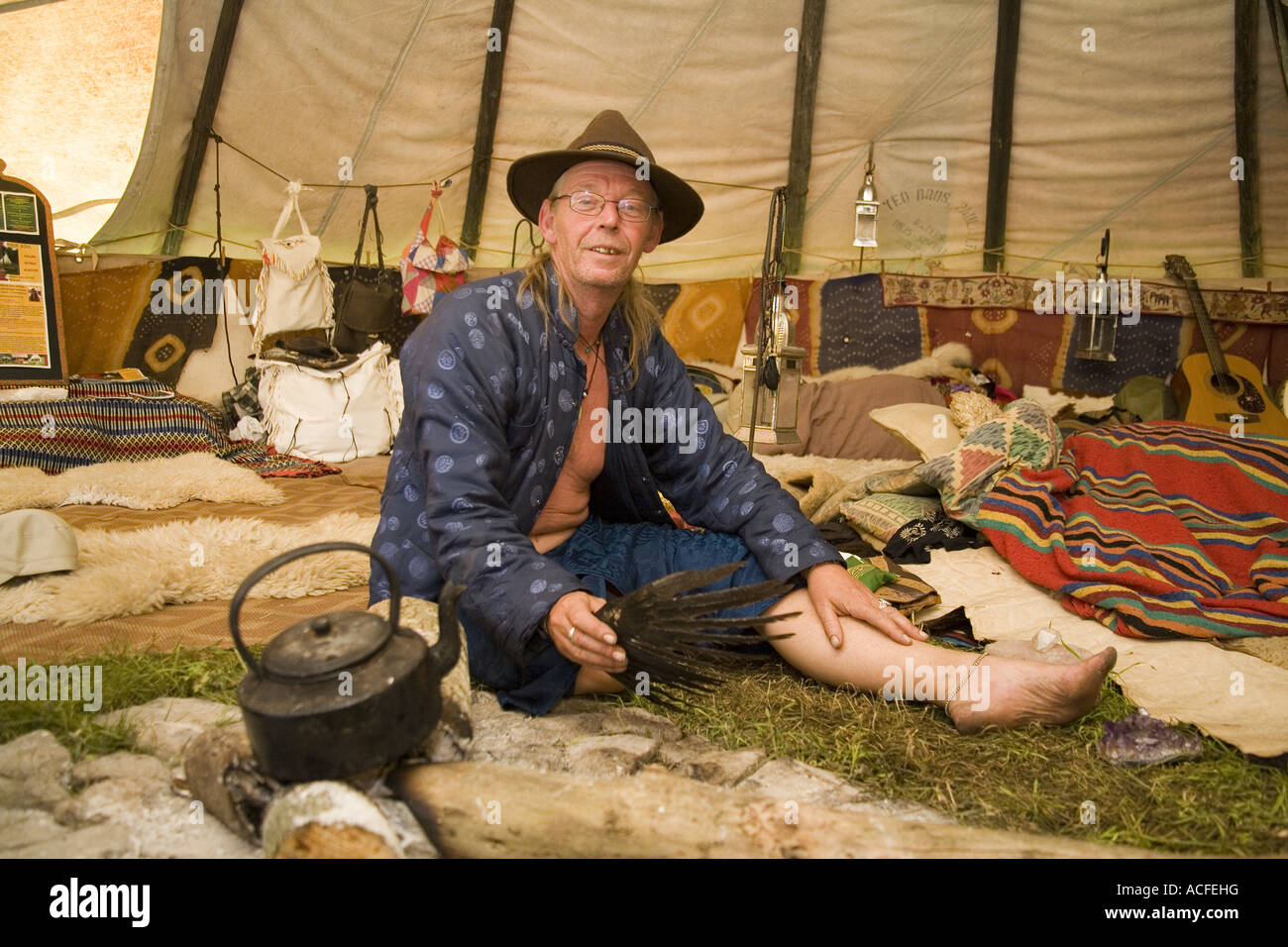Teepee fire hi-res stock photography and images - Alamy