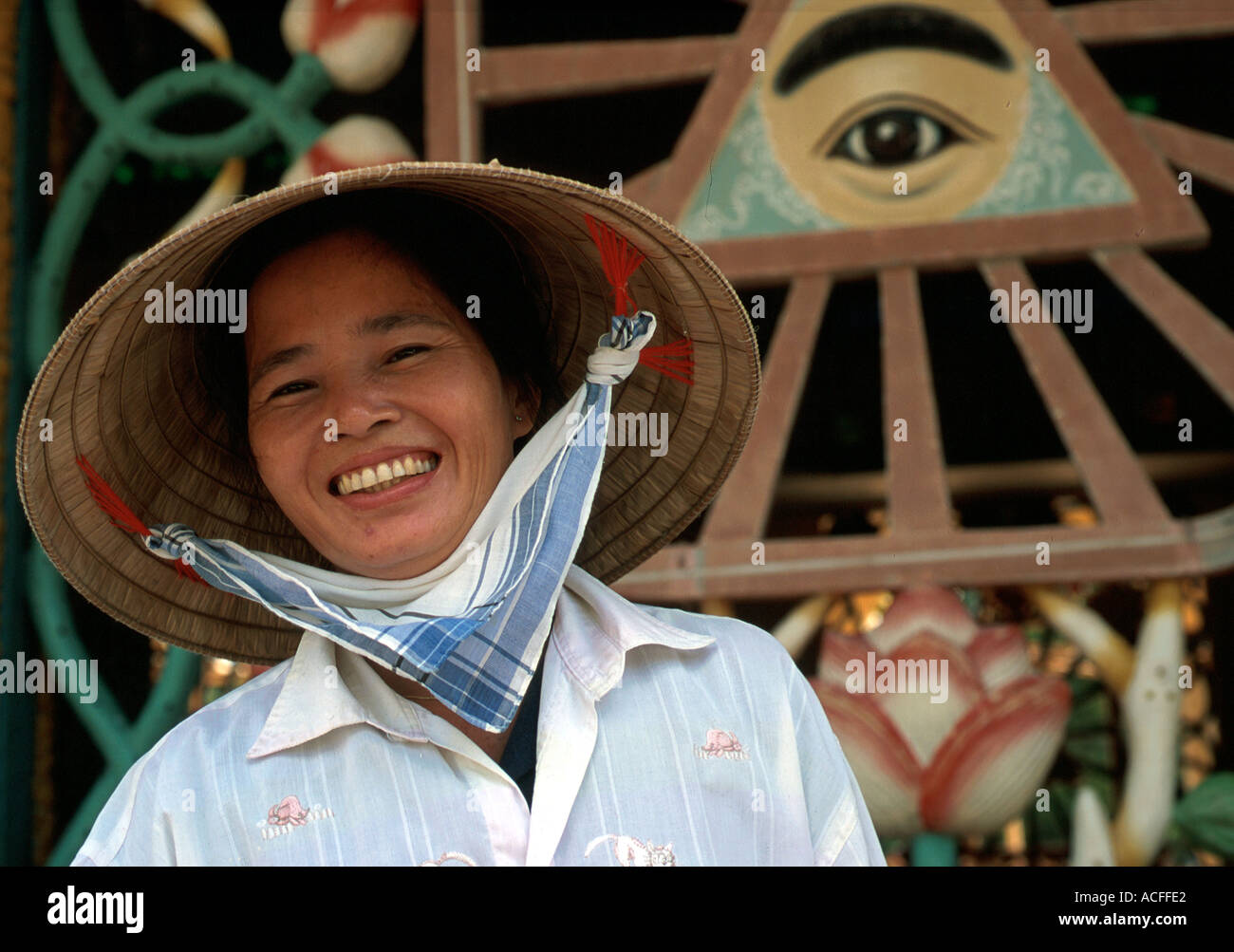 VIETNAM Tay Ninh Smiling Vietnamese woman in conical hat Stock Photo ...