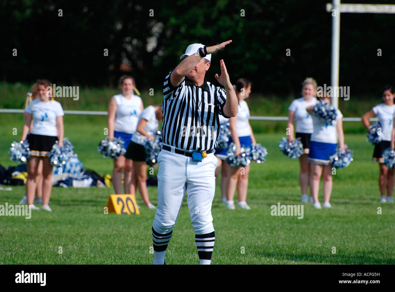 Referee time out hi-res stock photography and images - Alamy