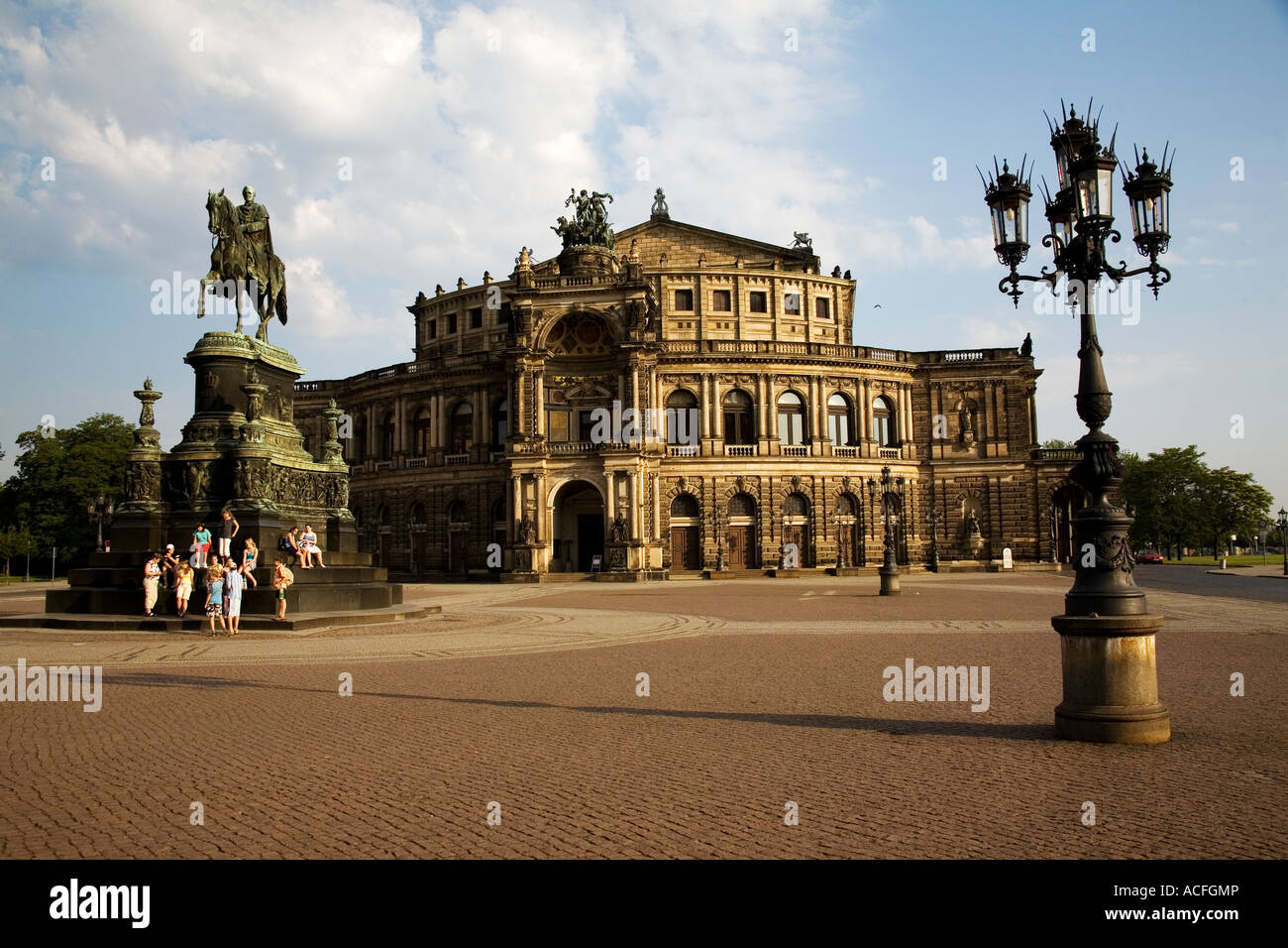 Semper two hi-res stock photography and images - Alamy