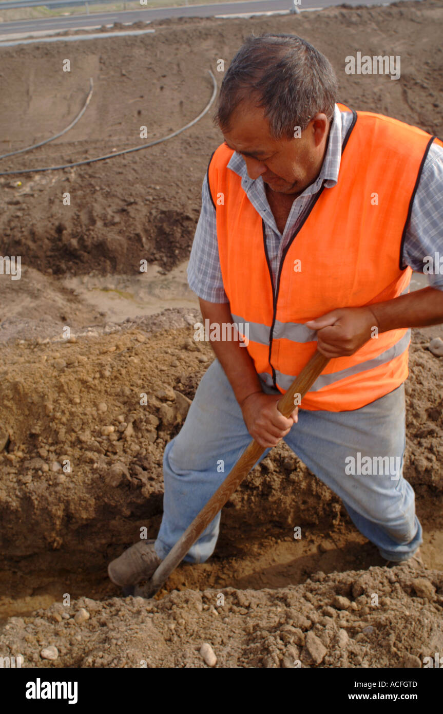 Laying road - workers constructing the M5 toll motorway in Hungary ...