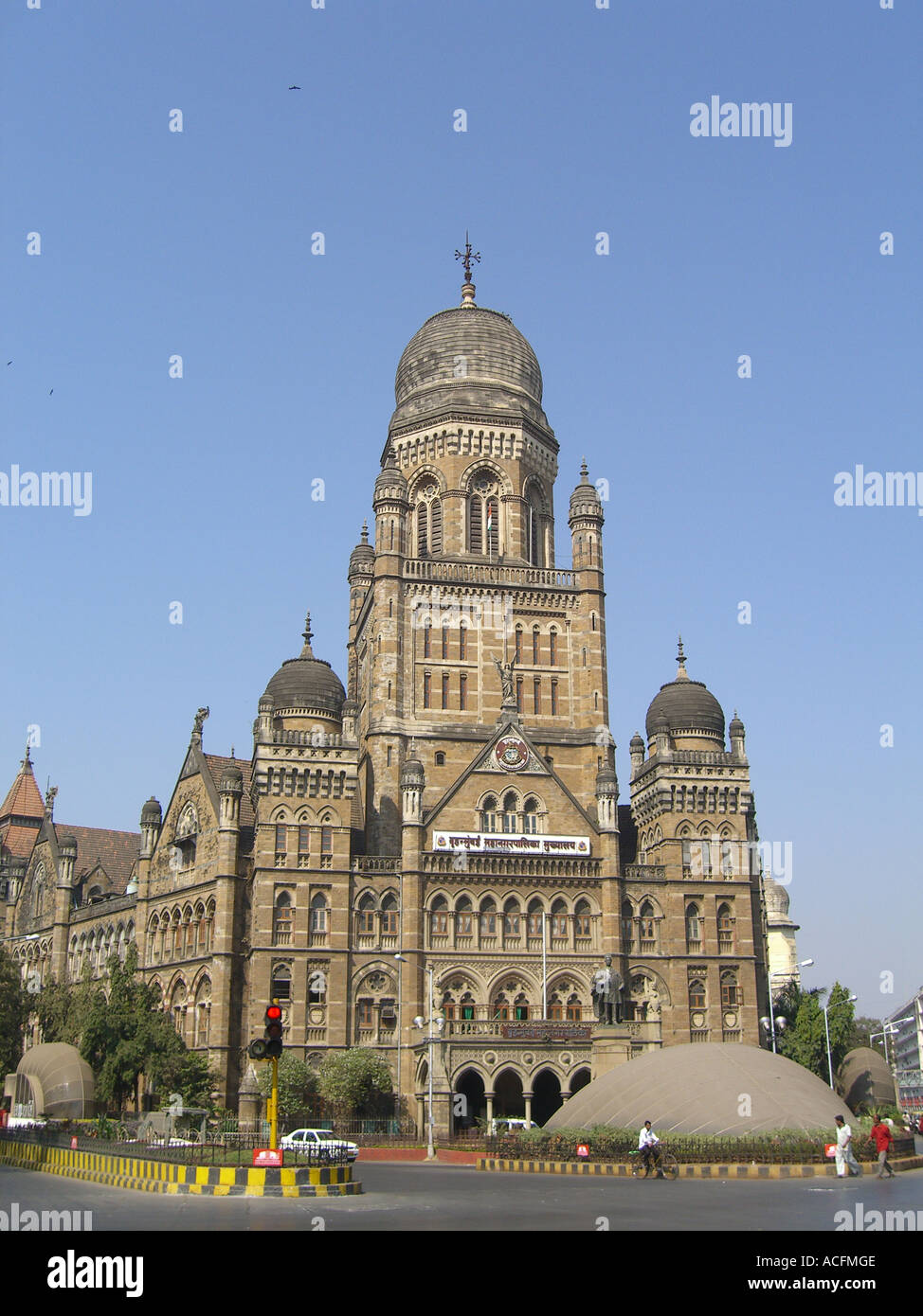 Mumbay train hi-res stock photography and images - Alamy