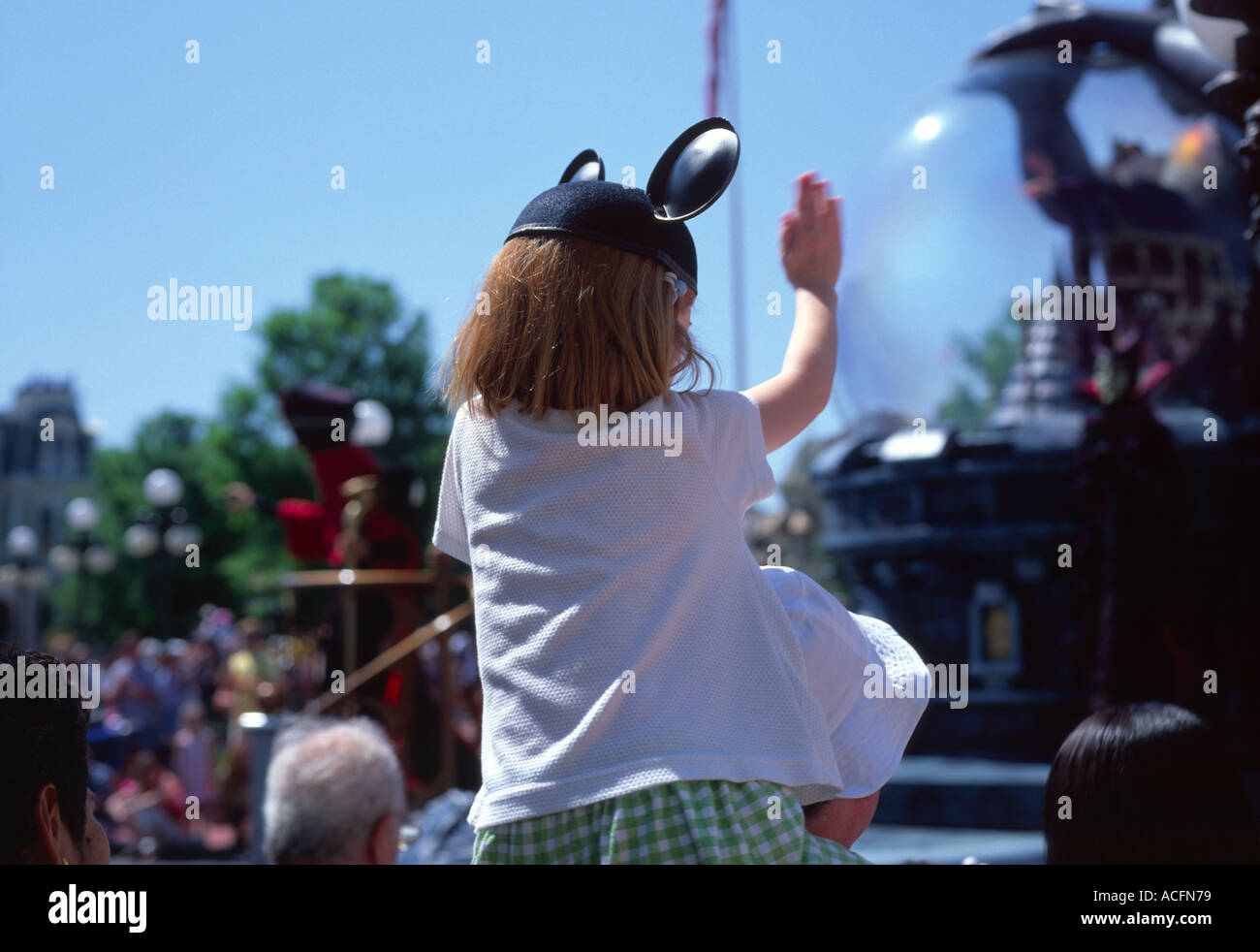 Cartoon girl waving hi-res stock photography and images - Alamy