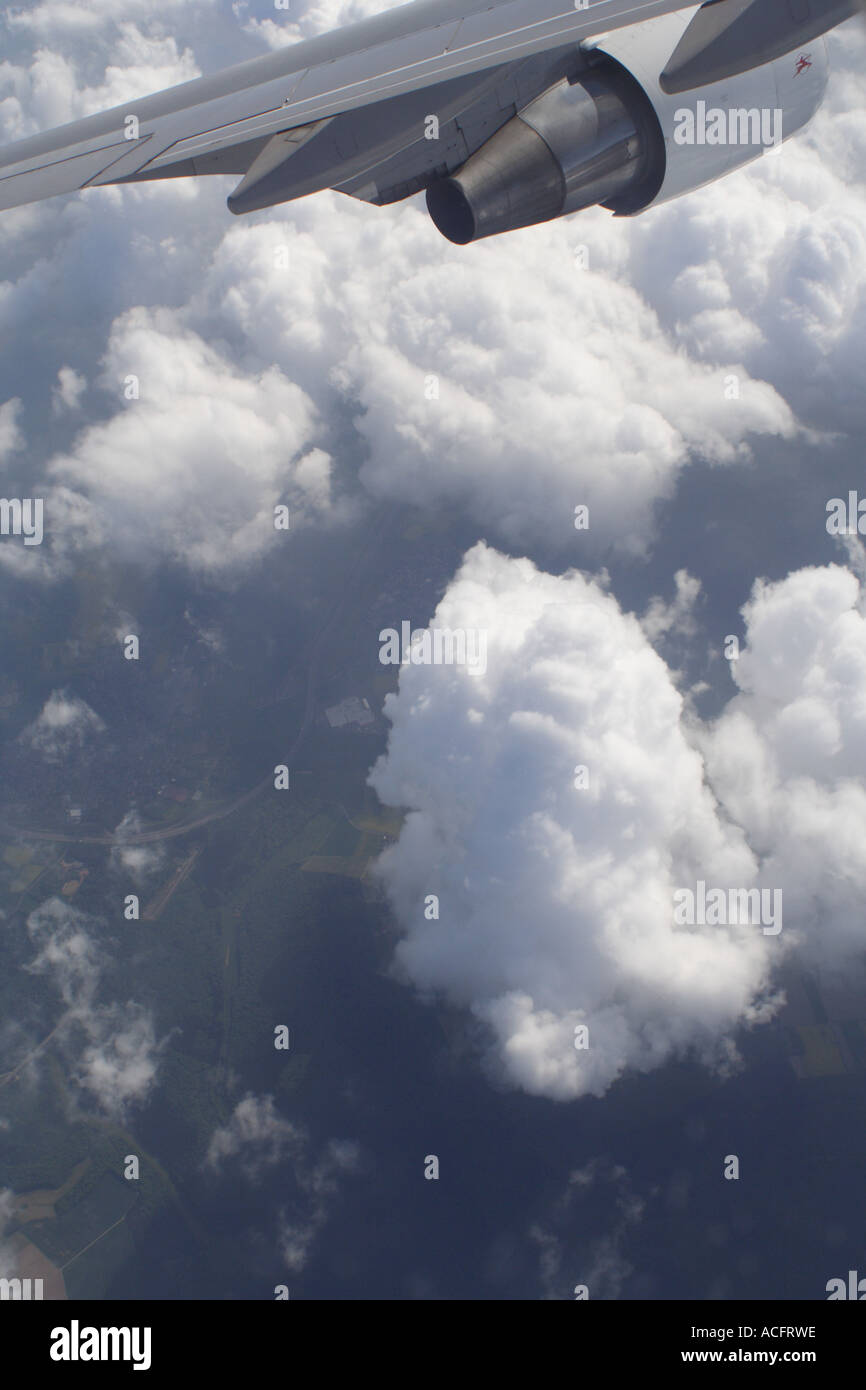 Engine on wing hi-res stock photography and images - Alamy