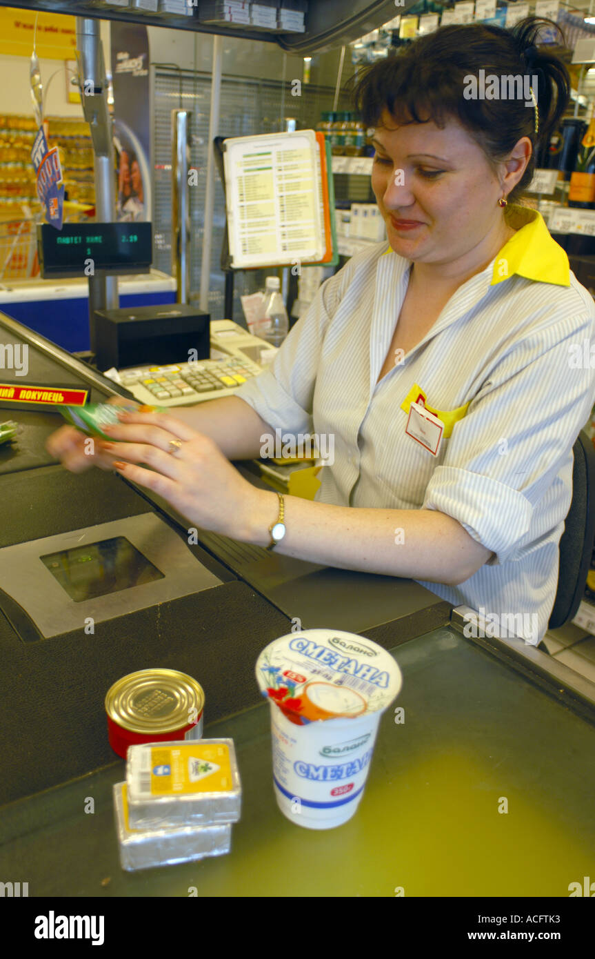 Supermarket check out lady hi-res stock photography and images - Alamy
