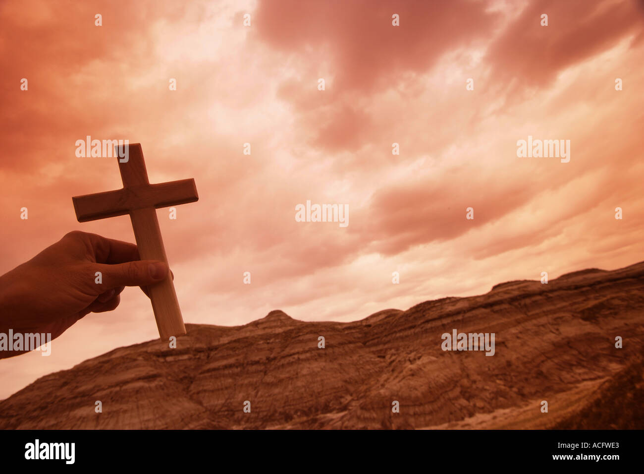 Hand holding a cross Stock Photo - Alamy