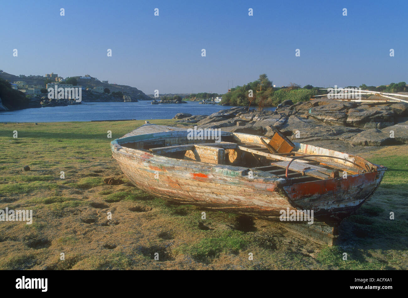Beached old rowboat hi-res stock photography and images - Alamy