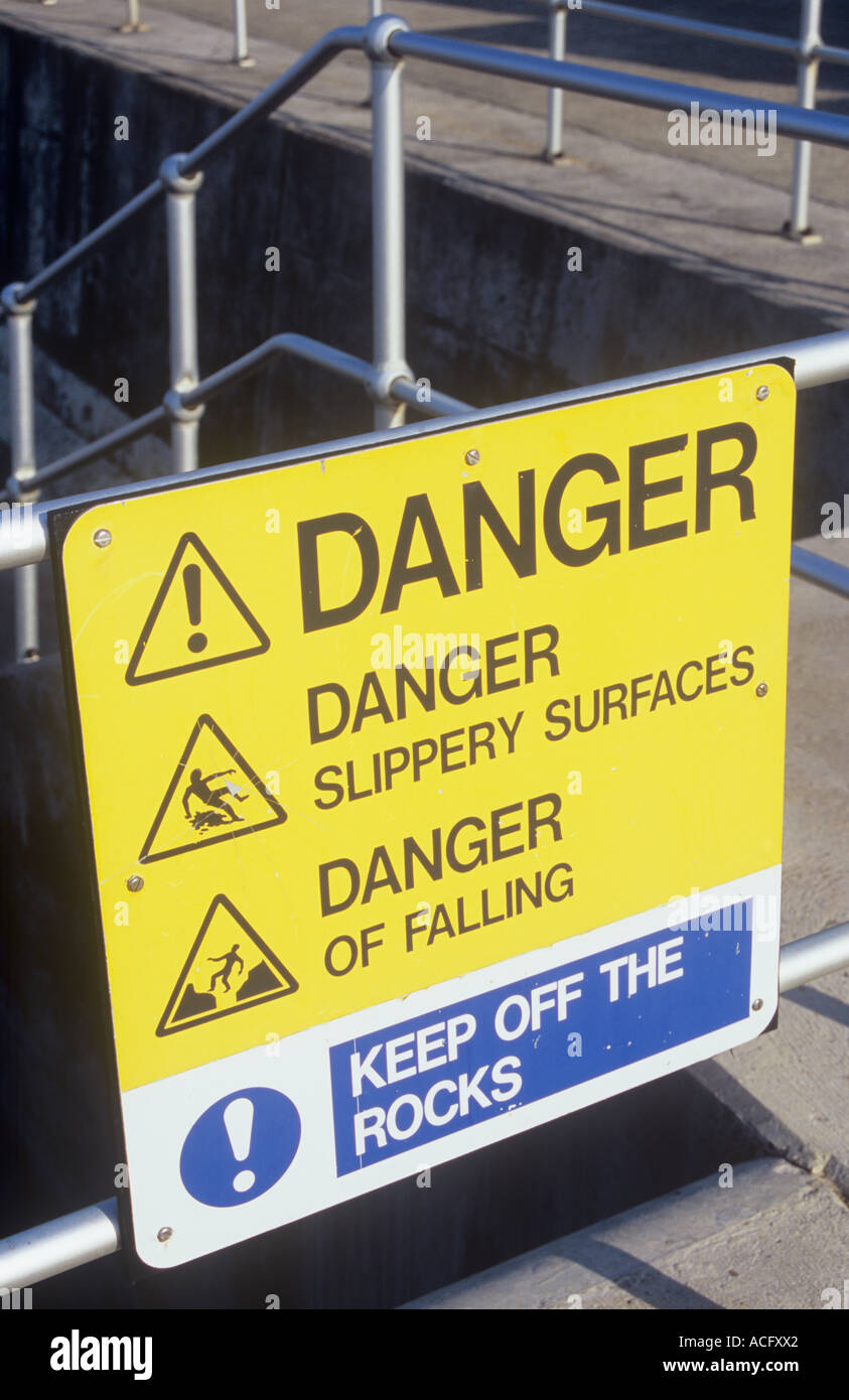 Danger falling rocks sign keep hi-res stock photography and images - Alamy