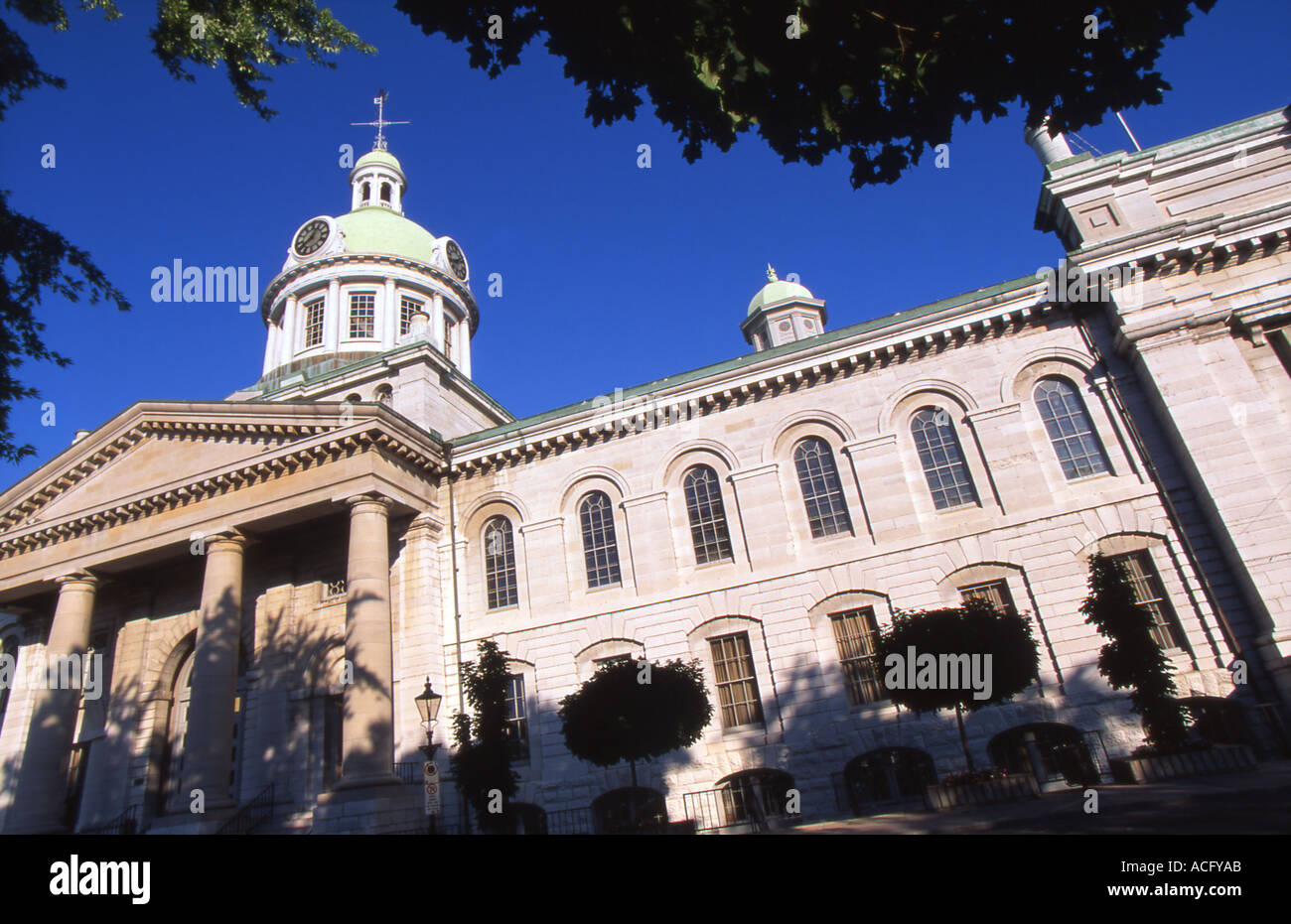 Large imposing building Stock Photo - Alamy
