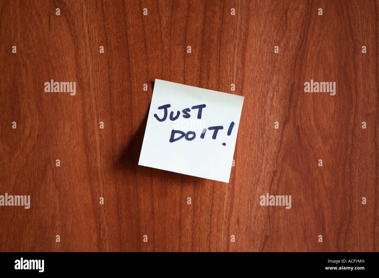just do it motto written on a post it note Stock Photo - Alamy