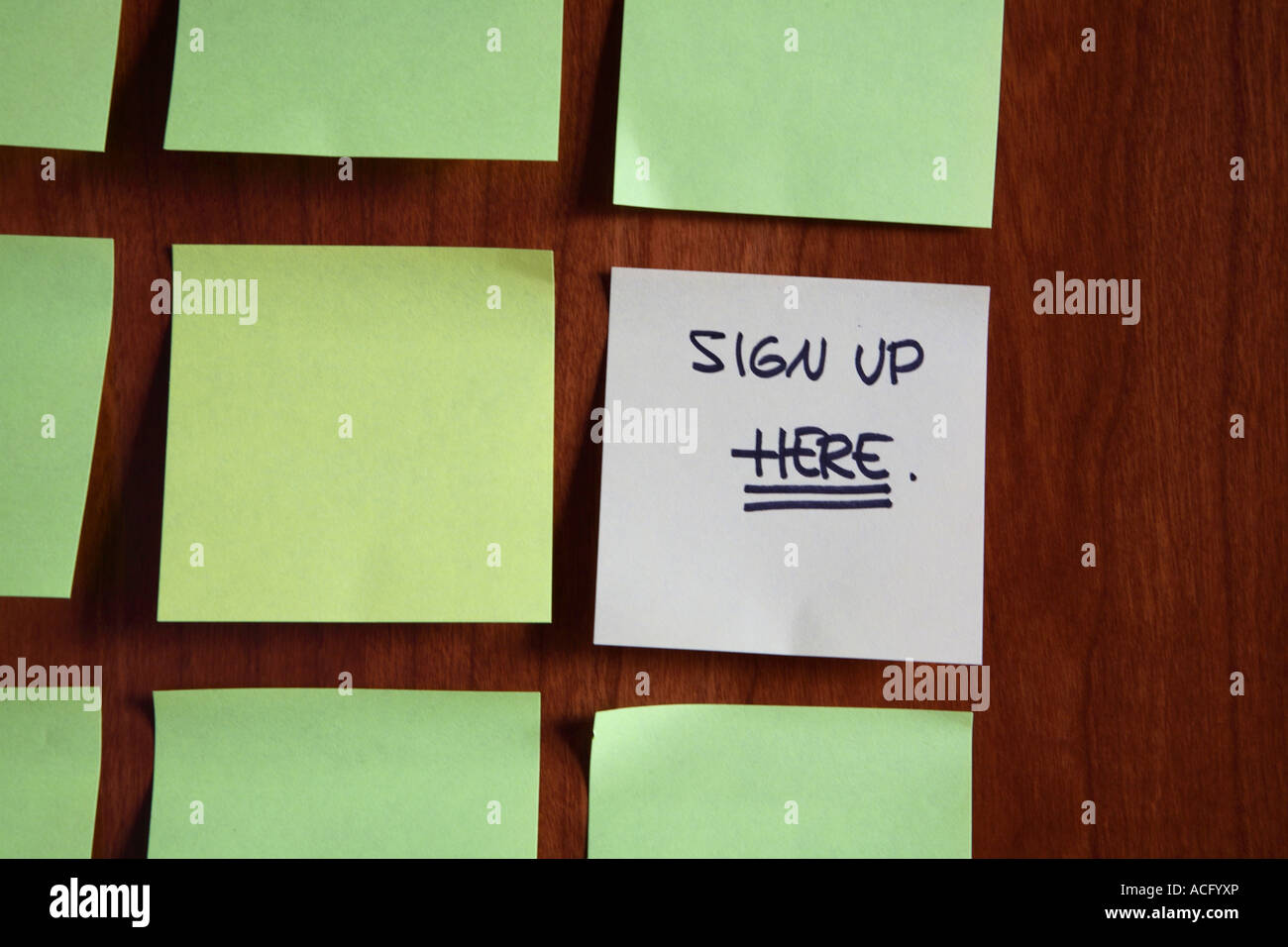 sign up here written on post it note memo Stock Photo - Alamy