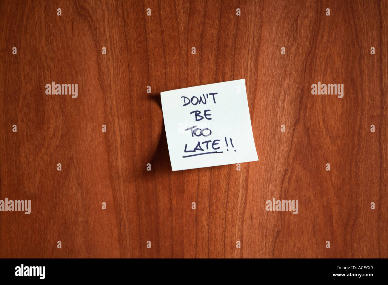 don't be too late written on post it note memo Stock Photo - Alamy