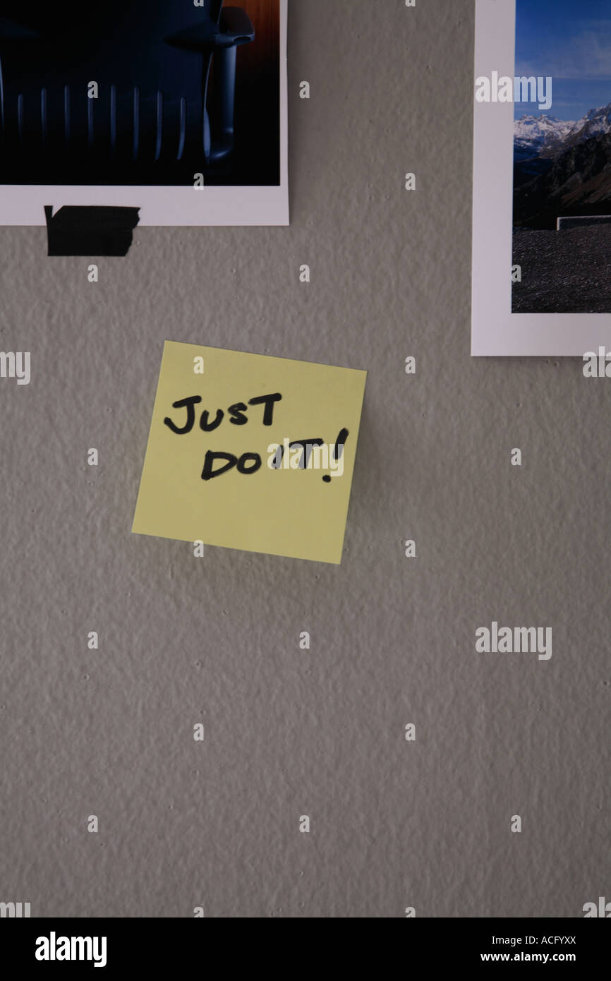 Bulletin board announcements messages hi-res stock photography and ...