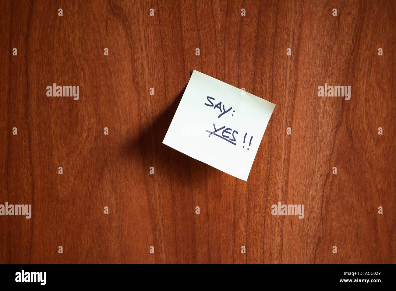 say yes written on post it note memo Stock Photo - Alamy