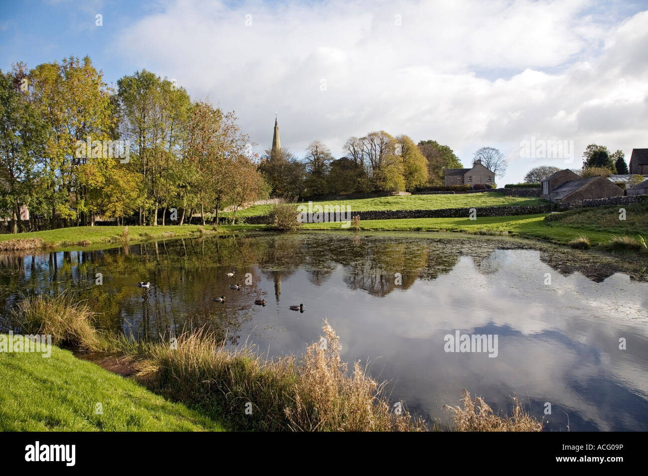 Fere Mere Monyash Village Pond Derbyshire Stock Photo - Alamy