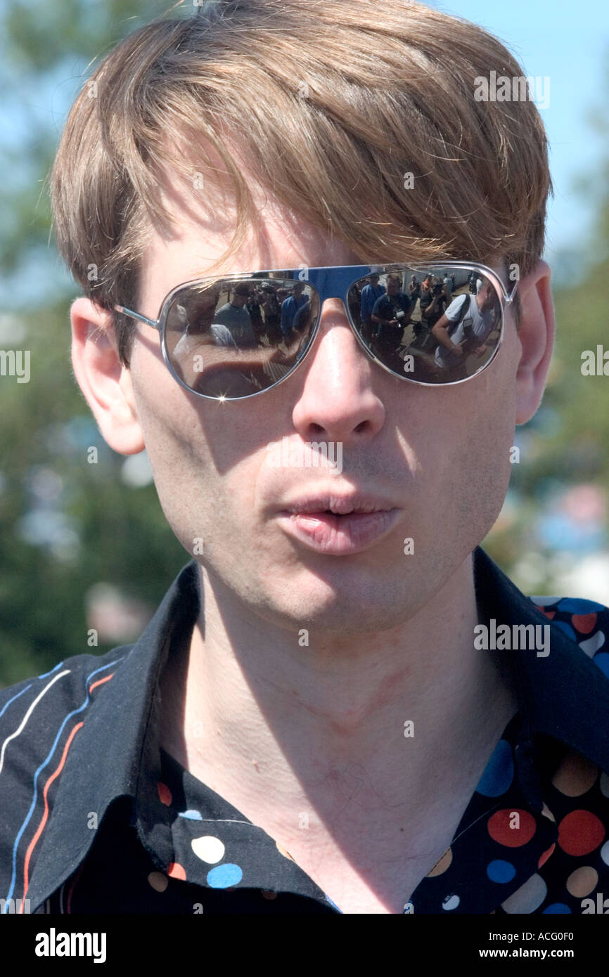 Alex Kapranos of Franz Ferdinand backstage at Glastonbury Festival 2004 ...