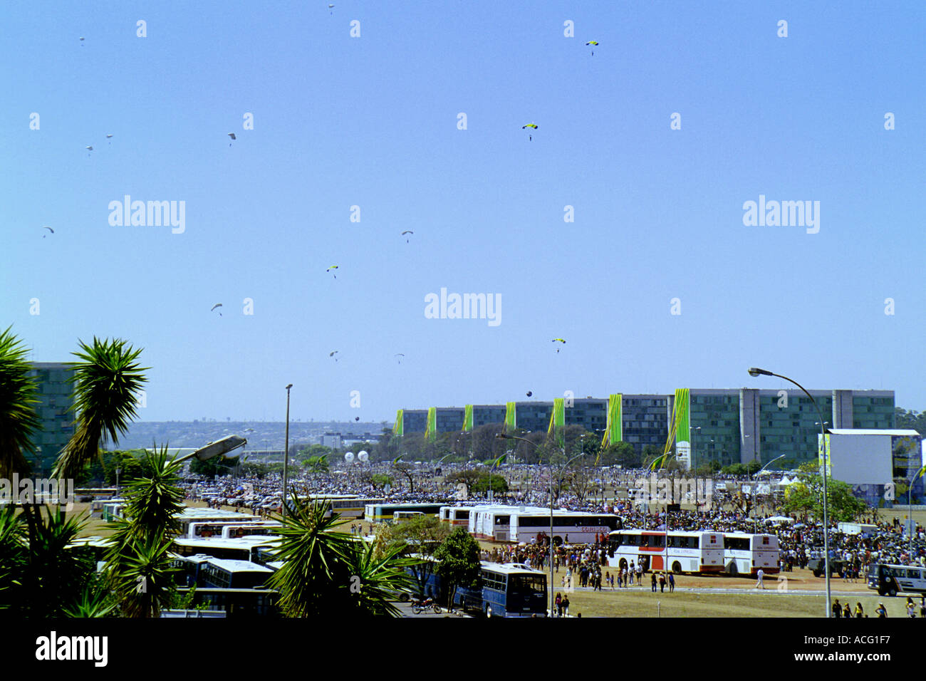 Parachute brazil hi-res stock photography and images - Alamy