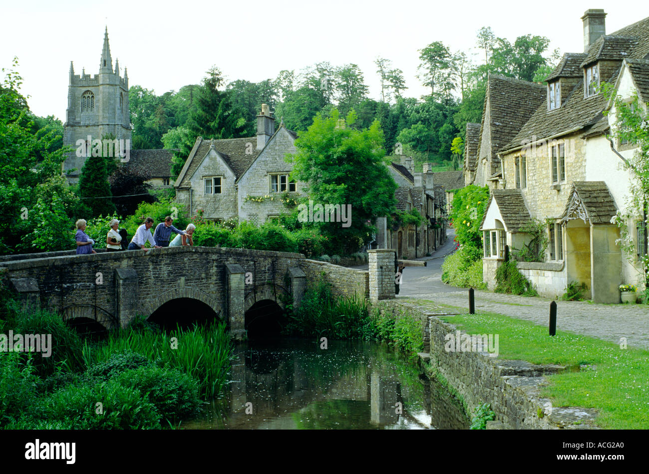 Vernacular architecture uk village hi-res stock photography and images ...