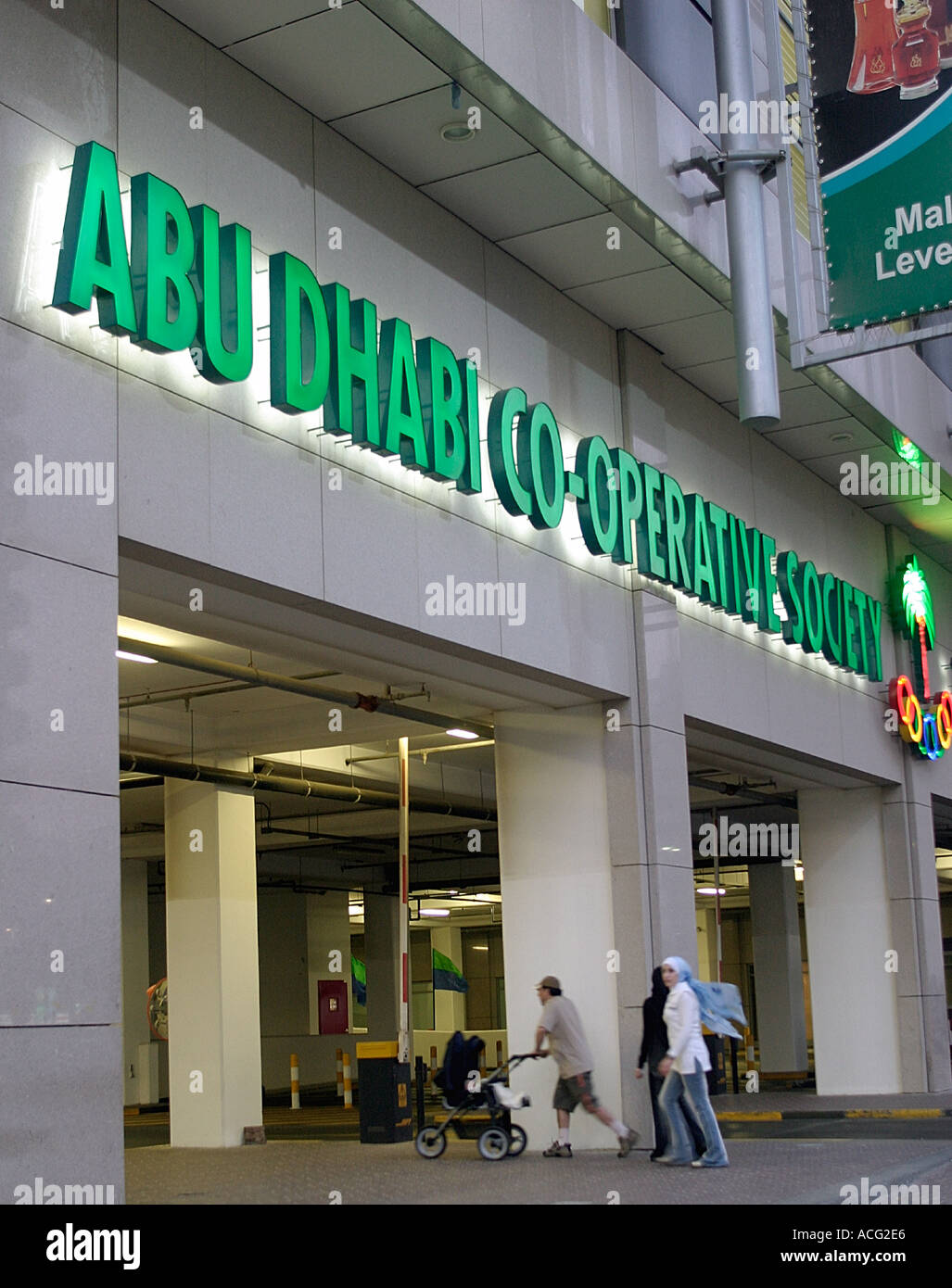 Modern shopping in Abu Dhabi, United Arab Emirates Stock Photo - Alamy