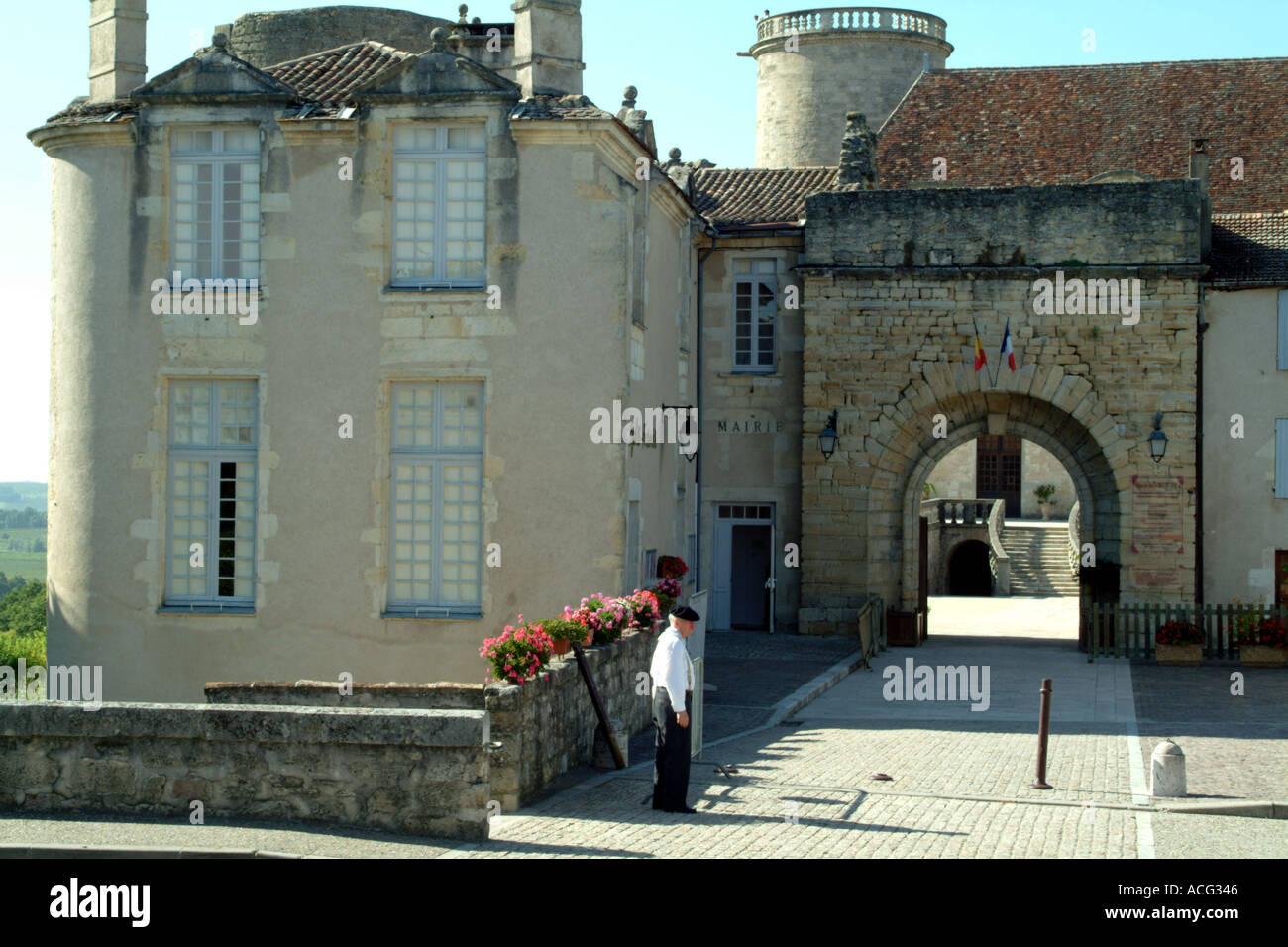 Duras castle france hi-res stock photography and images - Alamy