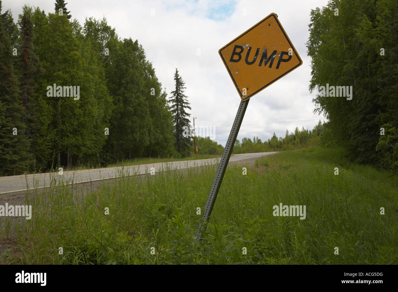 Bullet holes on traffic sign hi-res stock photography and images - Alamy