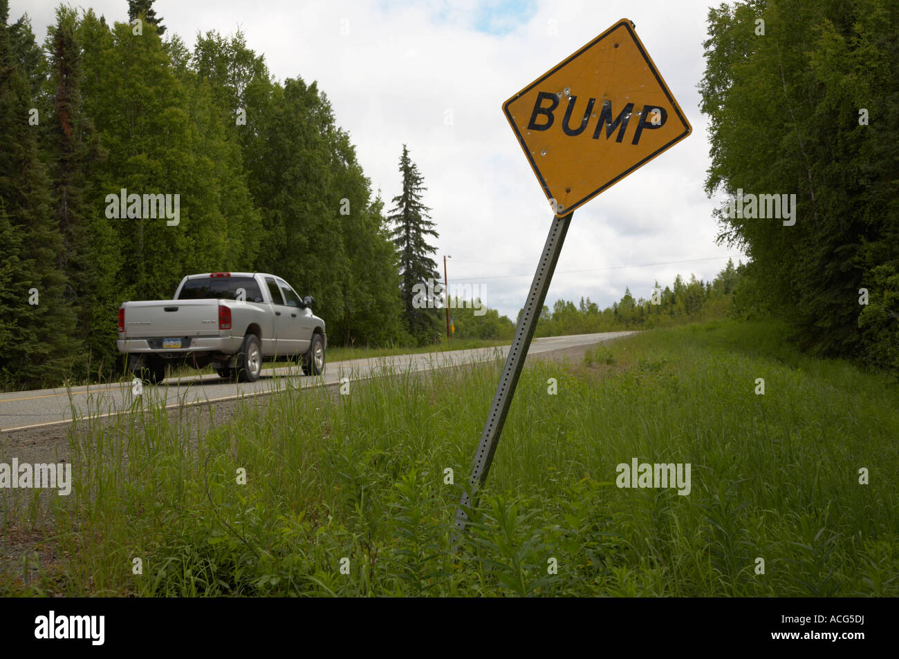 Bullet holes on traffic sign hi-res stock photography and images - Alamy