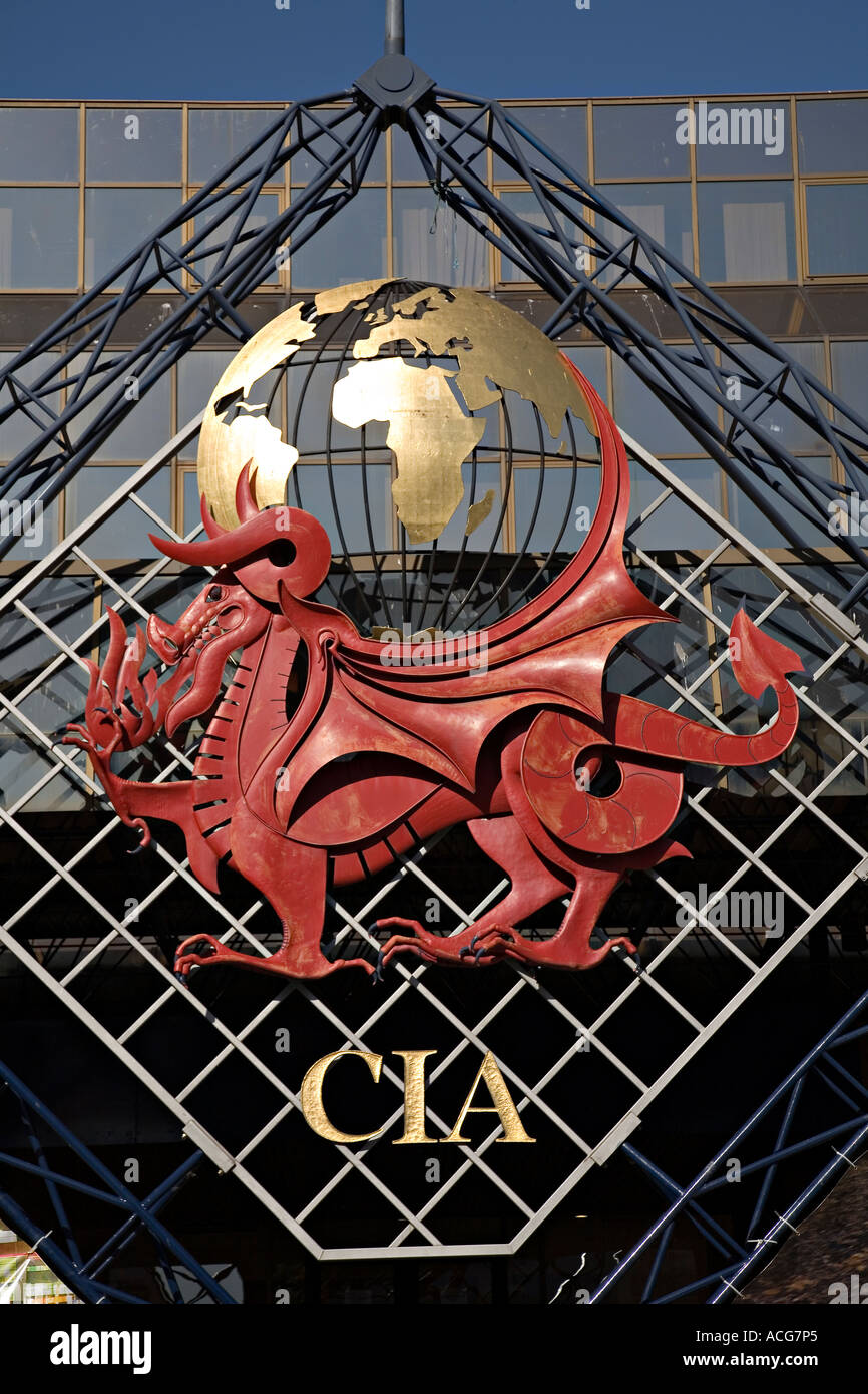 Welsh dragon symbol on cardiff hi-res stock photography and images - Alamy
