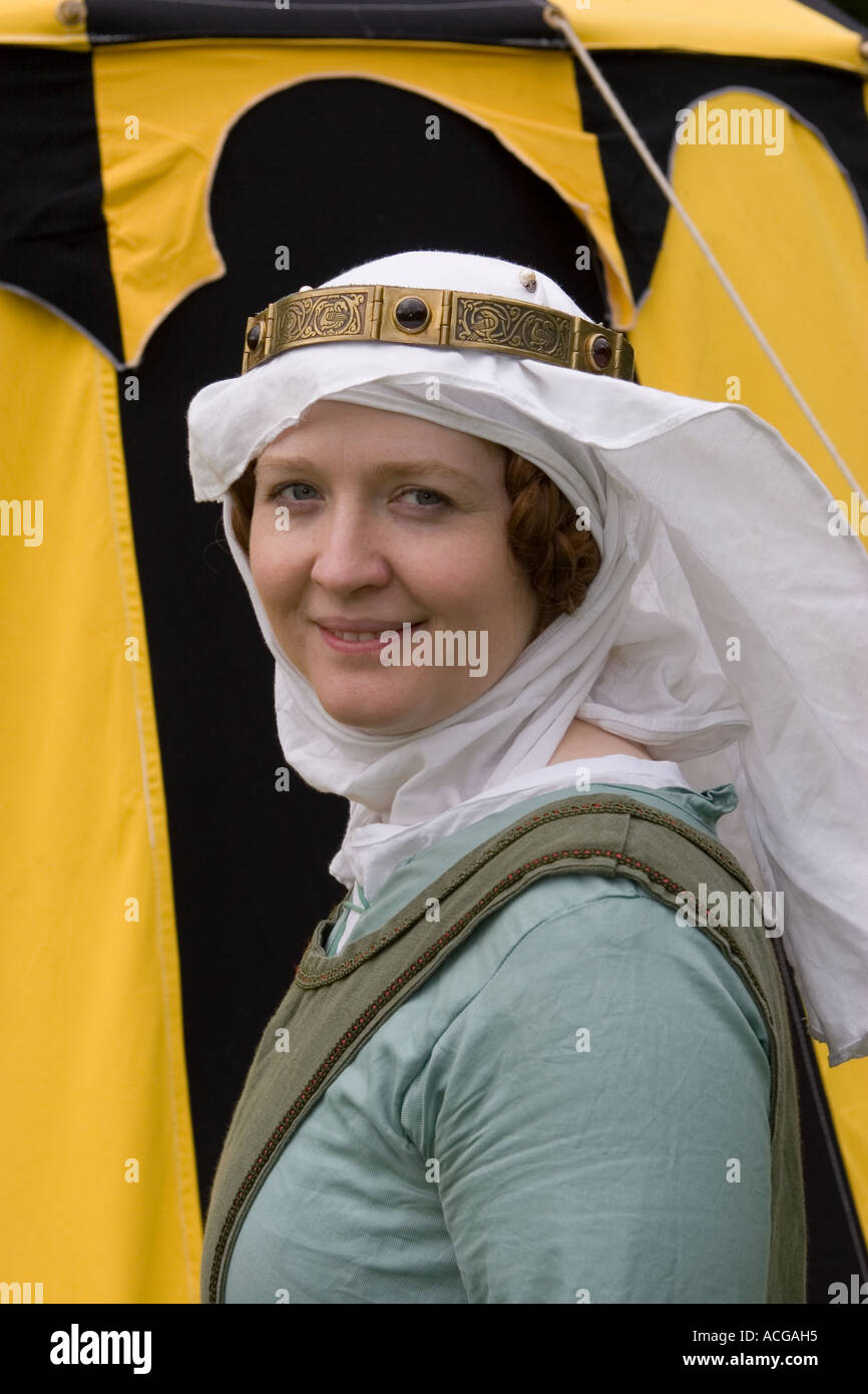 17th century Medieval clothing ; Womens costume at the Society for ...